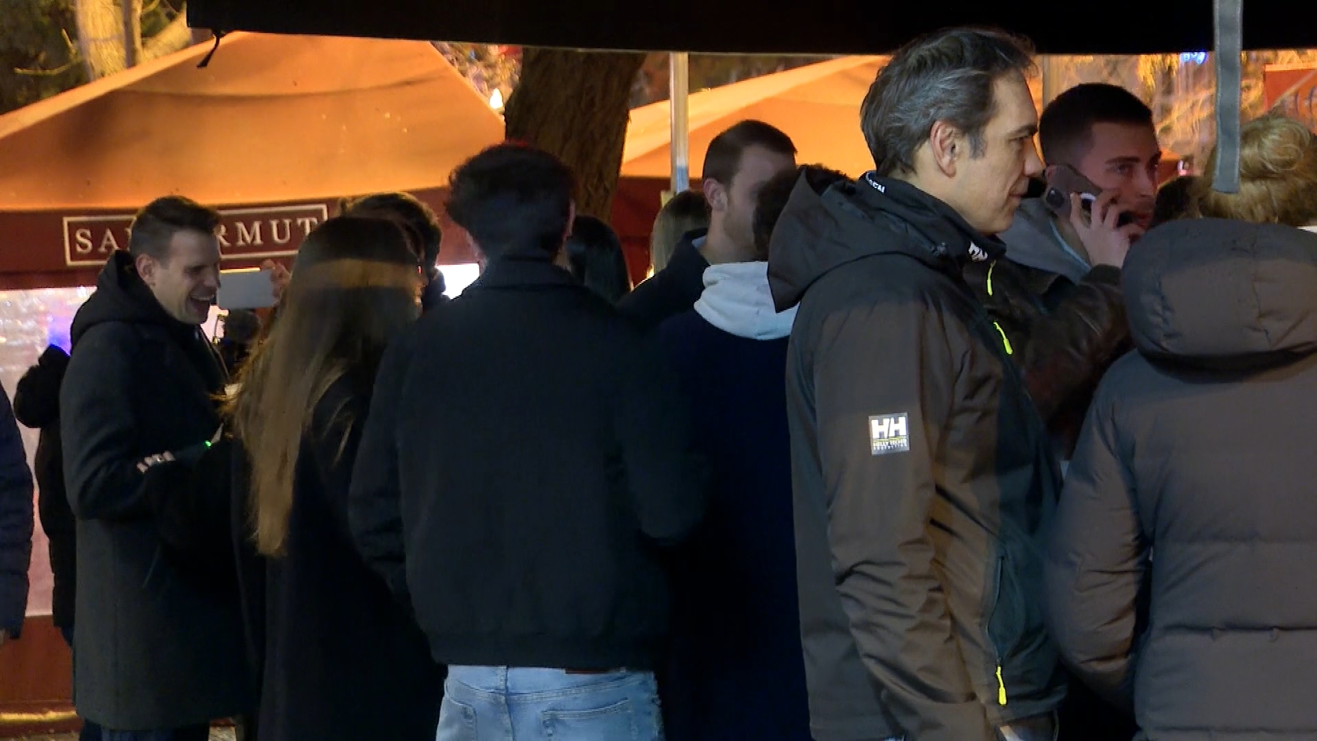 1.100 persones participen en el botellot de Nadal a Mandri