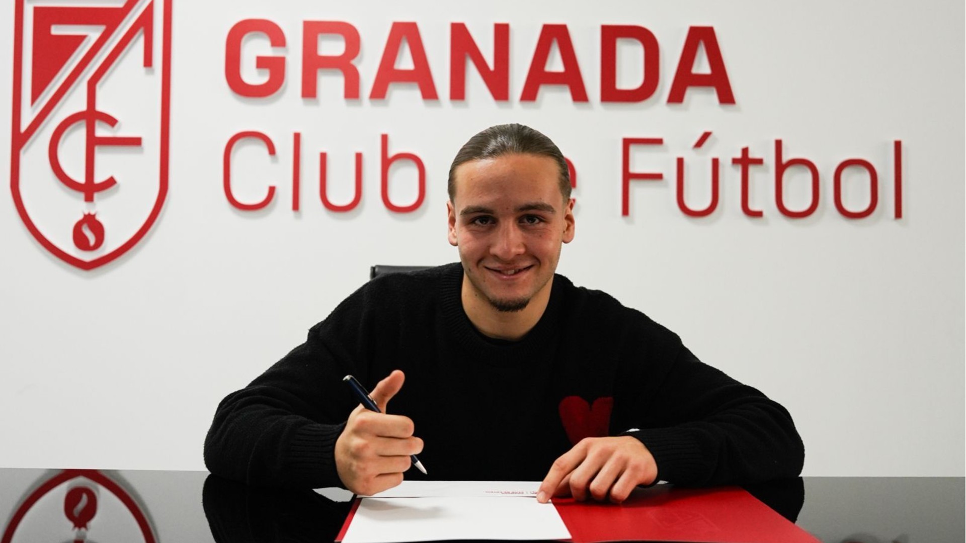 Enrenou amb el fitxatge d'Izan González pel Granada