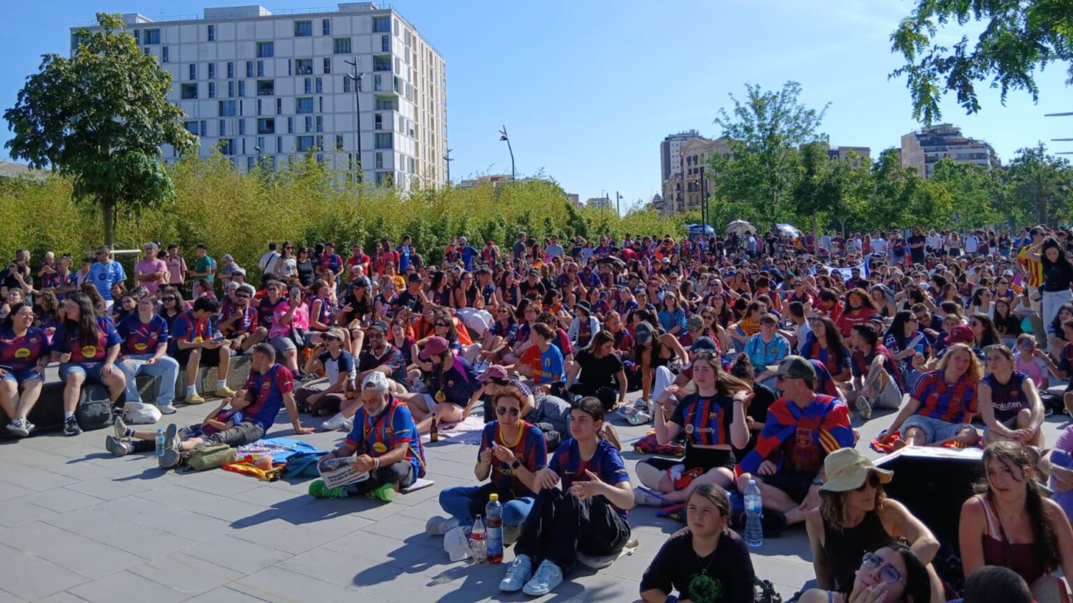 Els culers segueixen la final de la Champions del Barça a Glòries