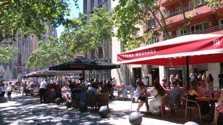 L'avinguda de Gaudí, sense terrasses pel papa i el Tour
