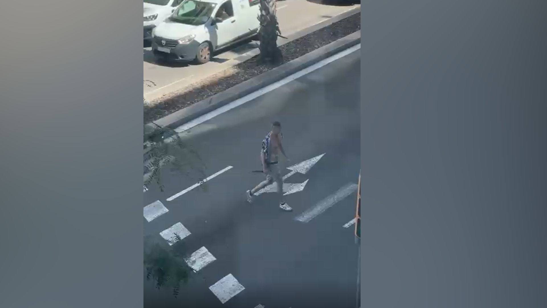Detingut un home per amenaçar vianants amb un ganivet